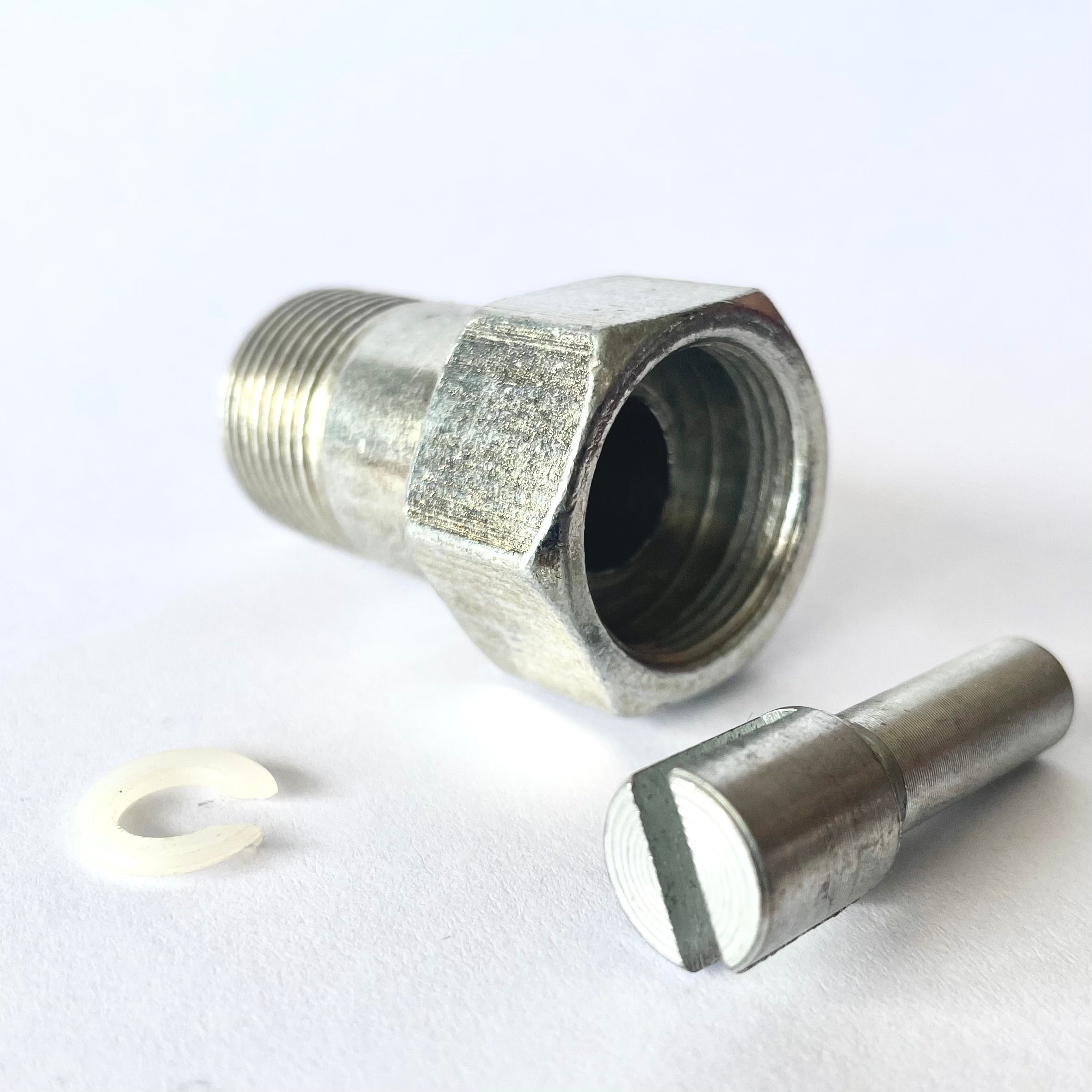 Extension M22x1.5mm/M22x1.5mm L=44mm [VDO] [K72139] – Robinson Instruments